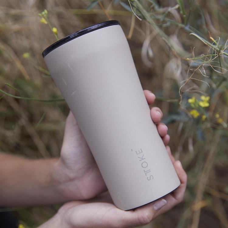 【Hook’s嚴選】STTOKE｜精品陶瓷隨行 『防漏』 手冲掛耳咖啡杯 16oz/480ml － 灰褐色－金石堂